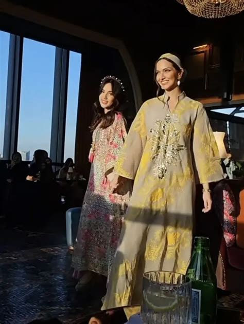 6 Potret Kompak Nia Ramadhani Dan Mikhayla Jadi Model Kenakan Kaftan