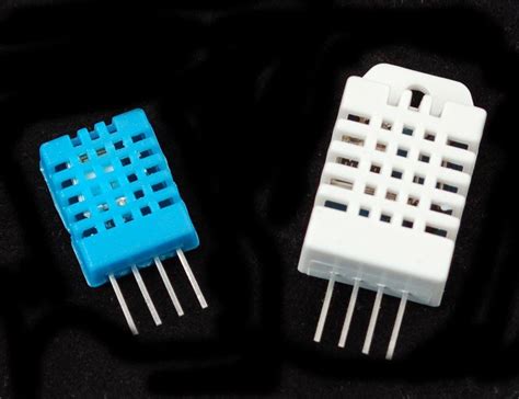 temperature and humidity sensors dht11 and dht22