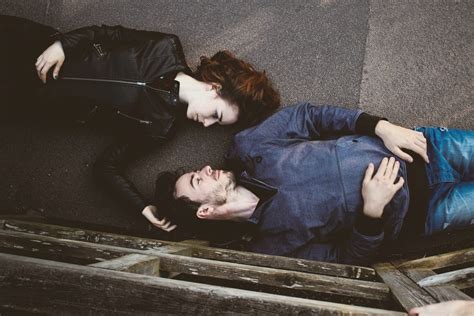 How To Subtly Break Touch Barrier With An Introverted Girl Introvert