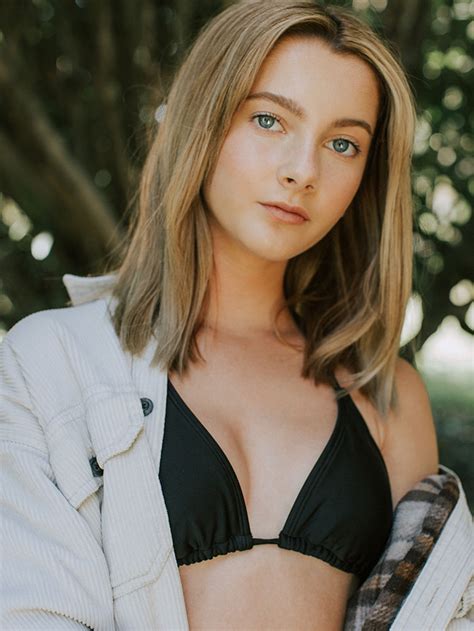 9 Hot Sexy Ava Clark Bikini Pics