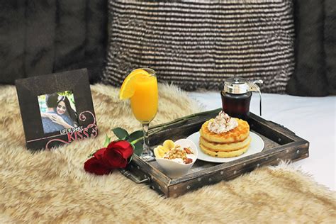A Valentines Day Breakfast In Bed Lovely Chicas