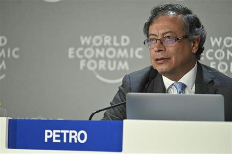 Encuesta De Favorabilidad Imagen Del Presidente Gustavo Petro Cae