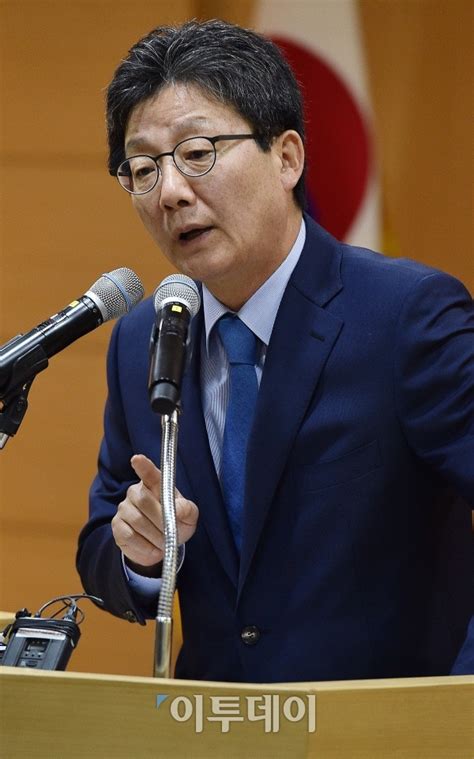 포토 여성분야 질의응답하는 유승민 이투데이