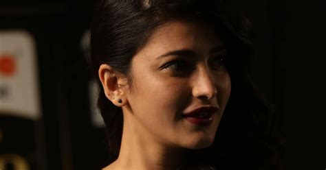Viral Adda99 Shruti Haasan Displays Her Sexy Figure In A Purple
