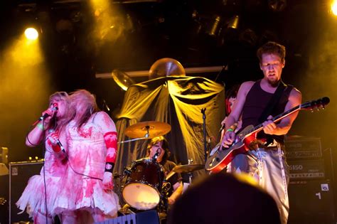 Pictures Of Lezlie Deane