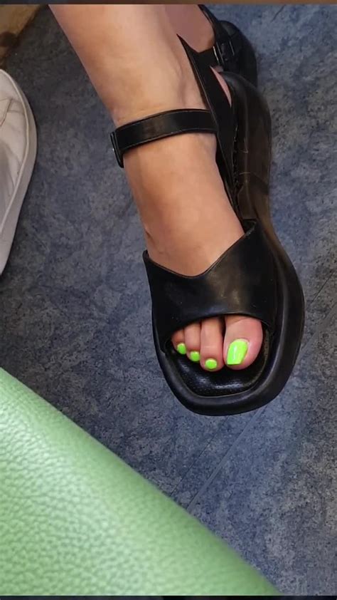 Feet In Metro Feet9