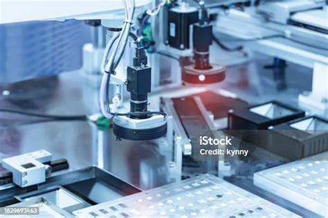산업 40 및 기술 개념을 위한 제조 산업의 스마트 로봇 로봇 비전 센서 카메라 시스템 0명에 대한 스톡 사진 및 기타 이미지