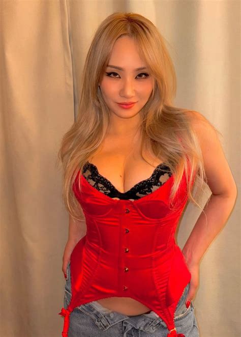 투애니원 씨엘 가슴 큰 편인가요 후방주의 꾸르