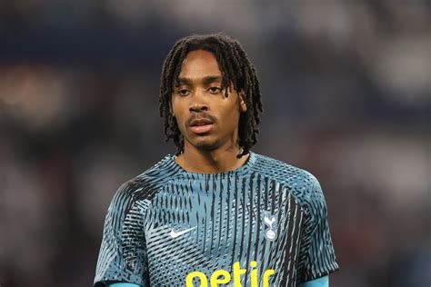 Fabrizio Romano Reveals Buy Option In Djed Spence S Loan Move To Genoa