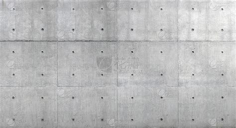 裸露的混凝土墙没有抹灰或贴面。观察表面。设计功能