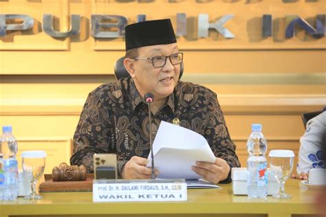 Pimpin Raker Dengan Menteri Kebudayaan Profesor Dailami Kita Tak Boleh Lagi Melihat Cagar