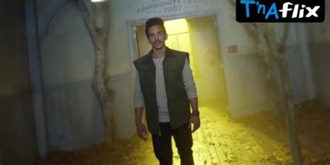 Hannah Tasker Poland Breasts Bikini Scene In Ash Vs Evil Dead