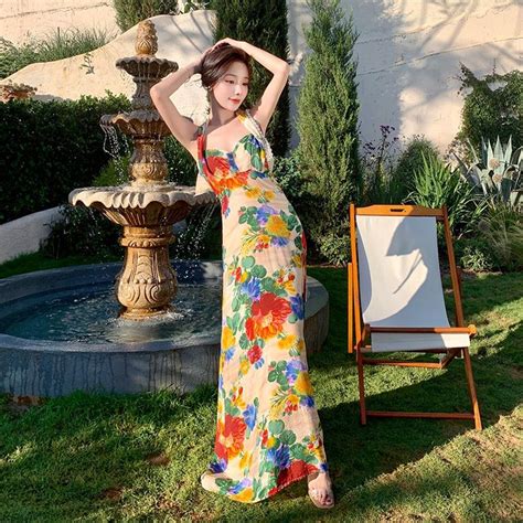 플라워 패턴 홀터 넥 어깨 끈 나시 롱 스커트 원피스 여름 휴가 바캉스 호캉스 신혼 여행 동남아 해외 여행 코디 여성스러운 핏 예쁜 여자 옷 쇼핑몰