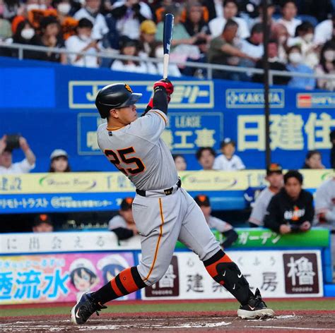 ＜ロ・巨2＞2回、先頭の岡本が10号同点ソロ（撮影・長久保 豊） ― スポニチ Sponichi Annex 野球