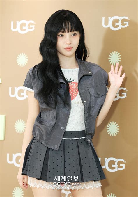[포토] 여자 아이들 소연 시크한 손인사