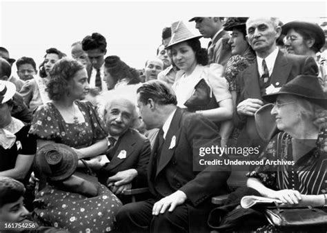 Albert Einstein 1939 Photos And Premium High Res Pictures Getty Images