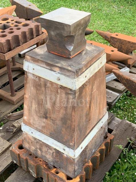 Top Quality Medium Size Square Anvil Excellent Conditions 70 Lbs With