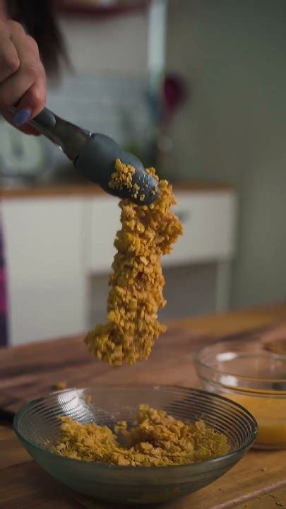 Ζουμερό τηγανητό κοτοπουλο παναρισμενο σε κορν φλεικς με γλυκιά σάλτσα σόγιας Youtube