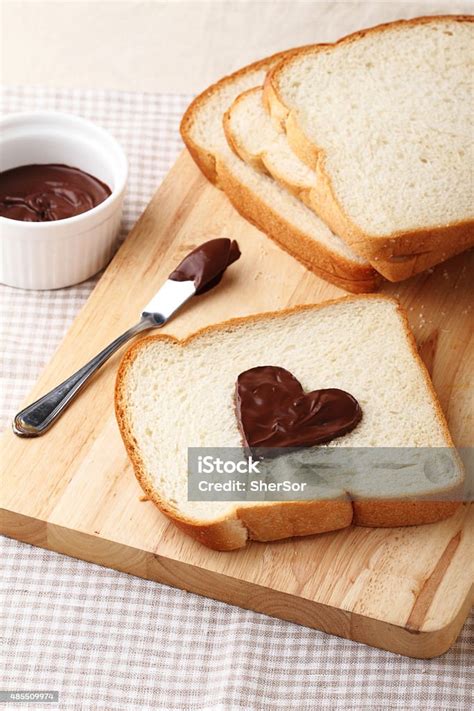 Slice Of 식빵 하트 모양 초콜릿 소스를 2015년에 대한 스톡 사진 및 기타 이미지 2015년 감정 고명 Istock