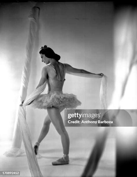 Mary Mary Ellen Photos And Premium High Res Pictures Getty Images