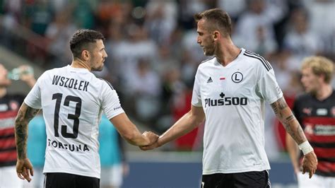 Legia Warszawa musi poczekać na liderów Pomocnik trafi do rezerw