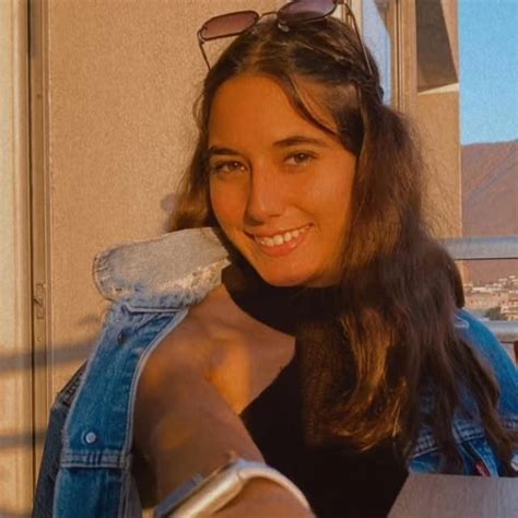 Nanenita Naneaoy • Threads Say More