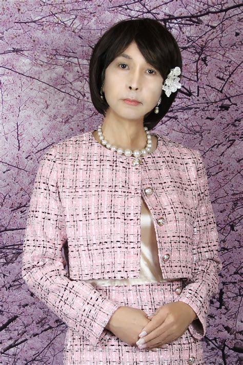 自宅で一人遊び（814） 24年3月（14） 一足早いお花見は桜色のスーツで 老い楽の戯れ