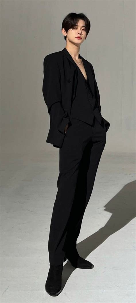 Pin By Nhinguyen On 2022 Thingy Human Poses Reference Male Pose