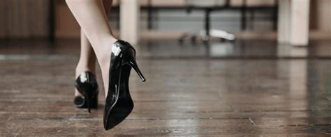 10 Reasons To Wear High Heels Look Glamourous Inside Out Glowalley