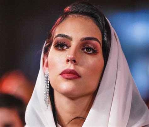 Cantiknya Kekasih Cristiano Ronaldo Pakai Kerudung Memukau Okezone