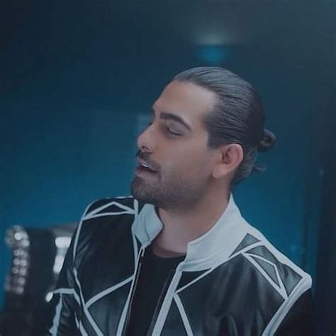 دانلود آهنگ مجید رضوی تنهاییات با کیفیت اورجینال موزیک پلاس