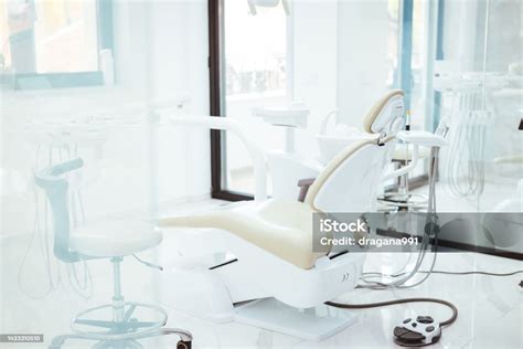 의자가있는 새로운 현대 치과 진료소 사무실의 내부 치과에 대한 스톡 사진 및 기타 이미지 치과 치과 의사 치아 건강 Istock