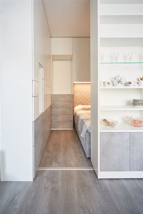 Корпусный шкаф в спальню Raumplus Дизайны небольших спален Дизайн спален Небольшие пространства