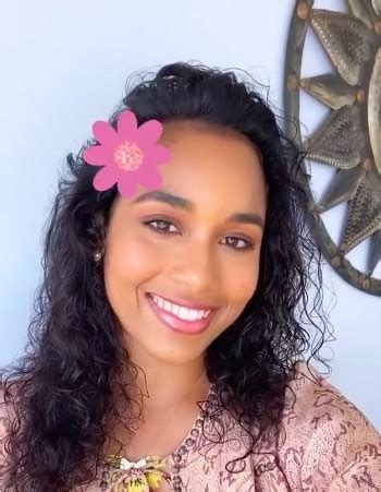 Clémence Botino Miss France pose en bikini sexy sur Instagram