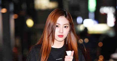 권은빈 날씬 몸매 돋보이게 하는 올블랙패션 포토엔hd