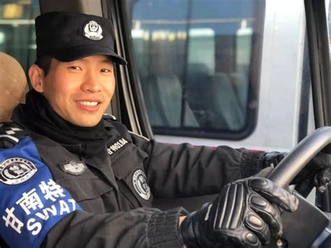 【你好警察节】笑迎，中国人民警察节澎湃号·政务澎湃新闻 The Paper