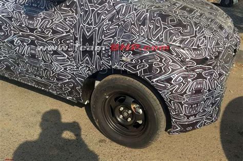 Renault Kwid Based MPV Interiors Spied Touchscreen AMT Confirmed