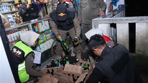 Gelar Razia Di Ramadan Satpol PP Kota Bogor Sita Ratusan Botol Miras