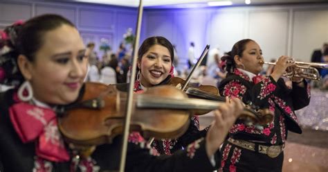 Mujeres De Mariachi Women Take Center Stage On Male Tradition