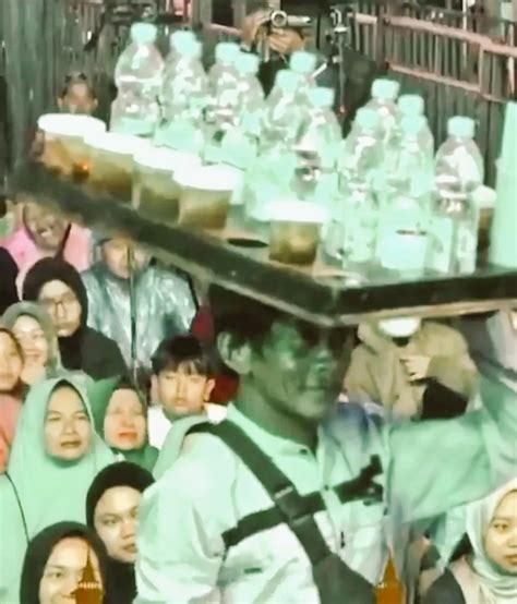 Video Viral Gus Miftah Ledek Penjual Es Teh Saat Kajian Jadi Trending Topik Di Media Sodial