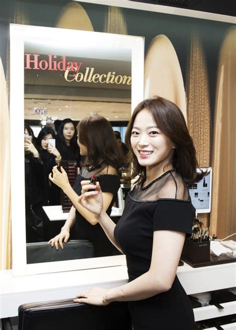 천우희 메이크업 립스틱 로라 메르시에 홀리데이 컬렉션 진저 프레스코 프라이머 화사하네요 네이버 블로그