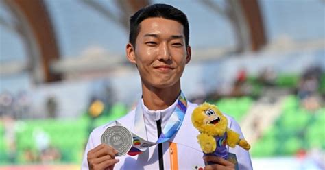 탬베리·바심 추격 따돌렸다우상혁 올시즌 세계 랭킹 1위로 마감 노력과 최선 덕