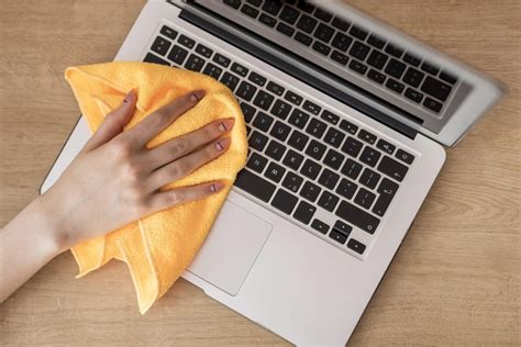 Как почистить ноутбук от пыли самостоятельно