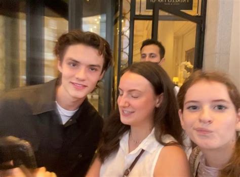 Louis Partridge With Fans 19th June 2022 Музыка Интервью Обложки
