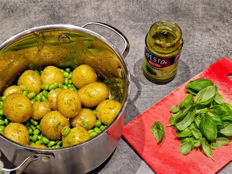 Edels Mat Indrefilet Av Lam Med Nypoteter Edamame Pesto And Frisk