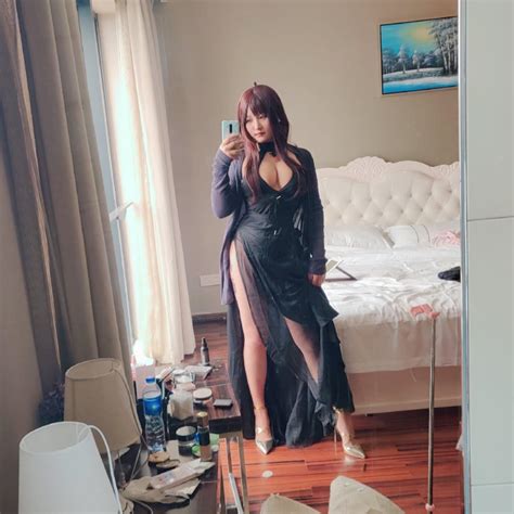 夏鸽鸽不想起床 自摄图包180p 本子云