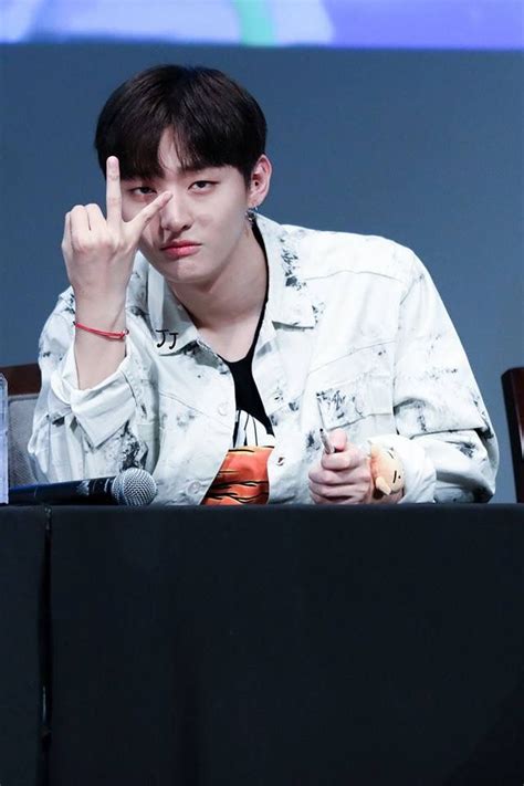 Ghim của taetae sarang trên Wanna One Muối Truyền cảm hứng Cười