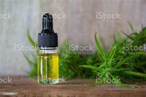 Cbd 오일 대마 제품 병에 추출물 오일을 함유 한 약용 대마초 의료 대마초 개념 Thc에 대한 스톡 사진 및 기타 이미지
