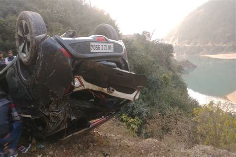 Car Accident In Srinagar धारी देवी के पास खाई में गिरी कार चालक की
