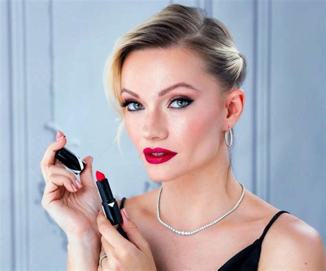 Bye Sofía Vergara Meet Joe Manganiellos New Girlfriend Caitlin O